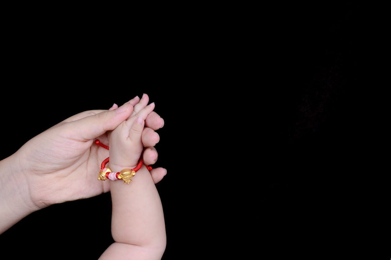 Bijoux de bébé : Guide complet et conseils